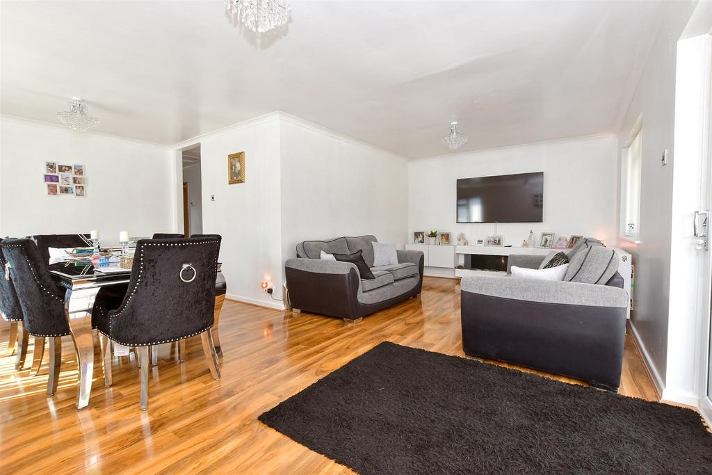 Harps Avenue, Minster On Sea, Kent 3 bed detached bungalow for sale - £ ...