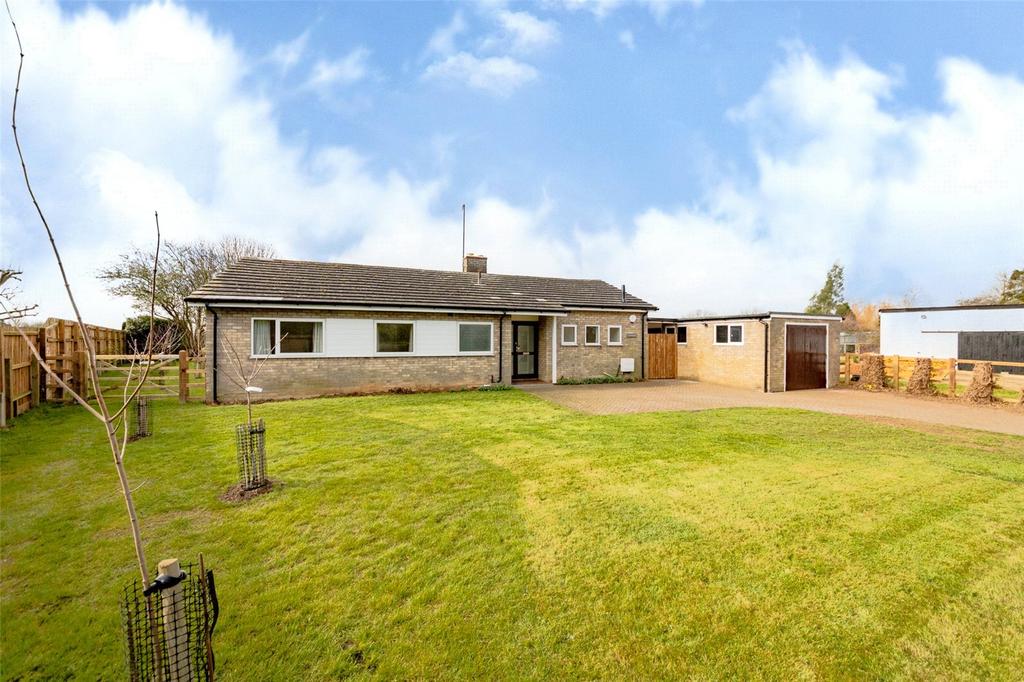 Longstanton Road, Over, Cambridge 3 bed bungalow - £1,675 pcm (£387 pw)