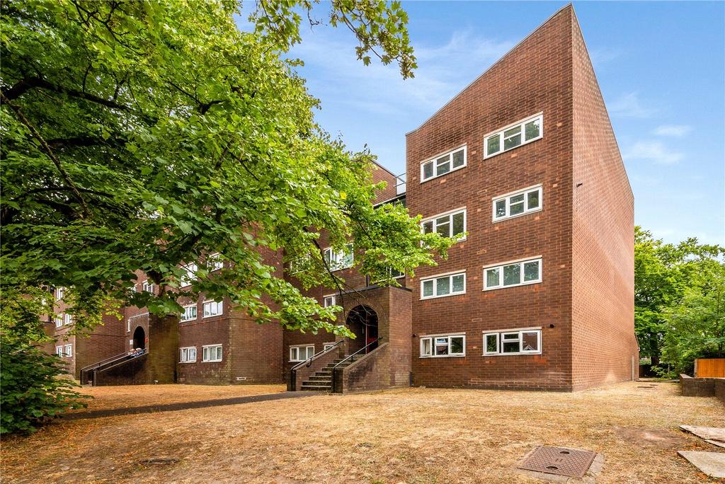 Stanley Park Road, Wallington, SM6 2 bed apartment - £300,000