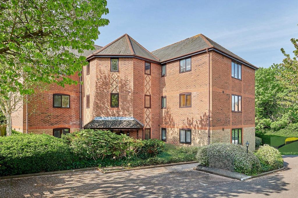 Millers Rise, Herts AL1 2 bed apartment for sale - £350,000
