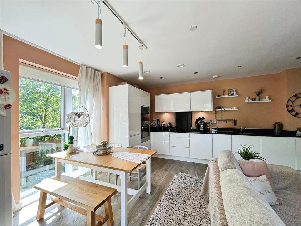 Bowen Drive, London SE7 3 bed flat for sale - £550,000