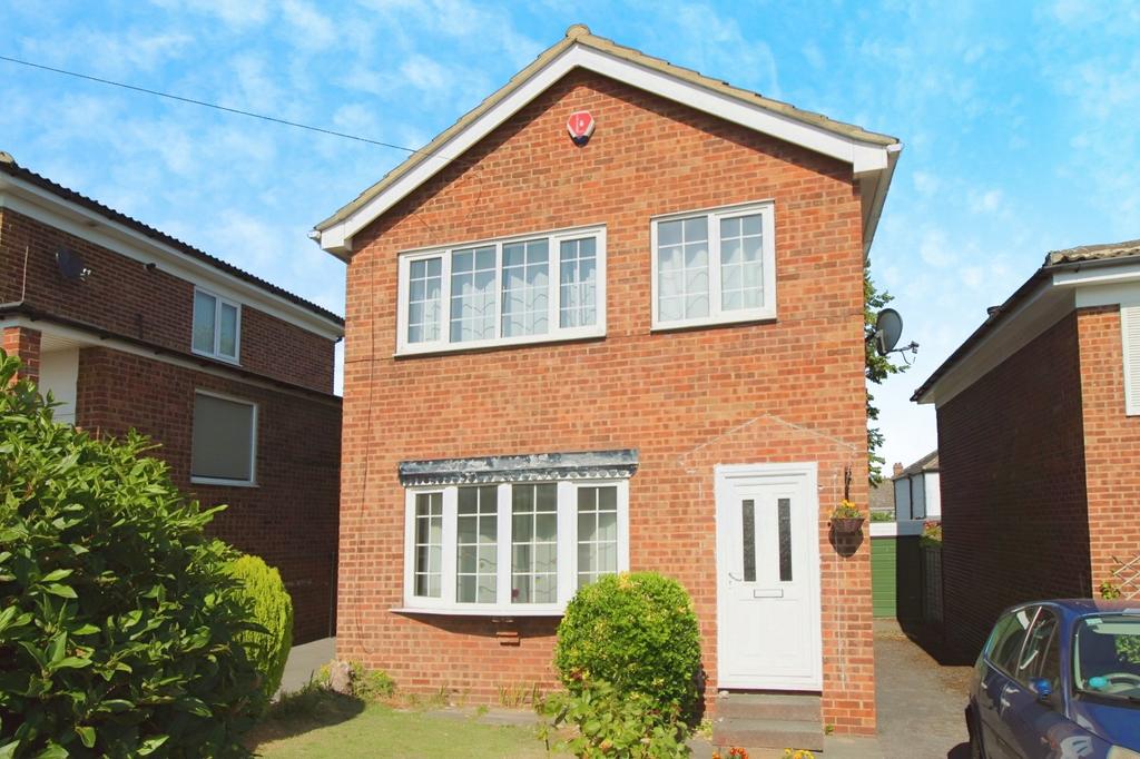 Churchfield Croft, Leeds LS26 3 bed detached house - £1,150 pcm (£265 pw)
