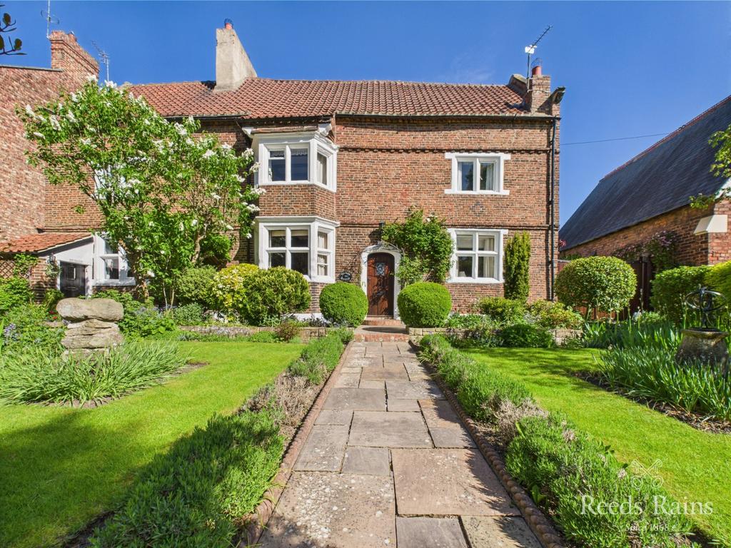 Hartburn Village, Durham TS18 4 bed semi-detached house for sale - £550,000