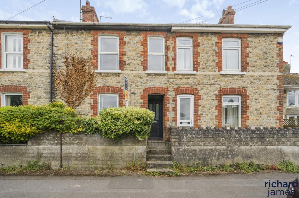 Okus Road, Swindon, SN1 2 bed terraced house - £250,000