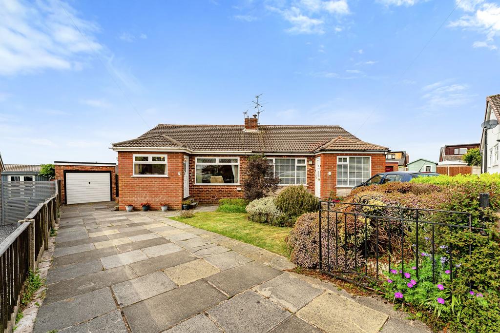 Ross Close, Billinge, WN5 2 bed semi-detached bungalow - £220,000