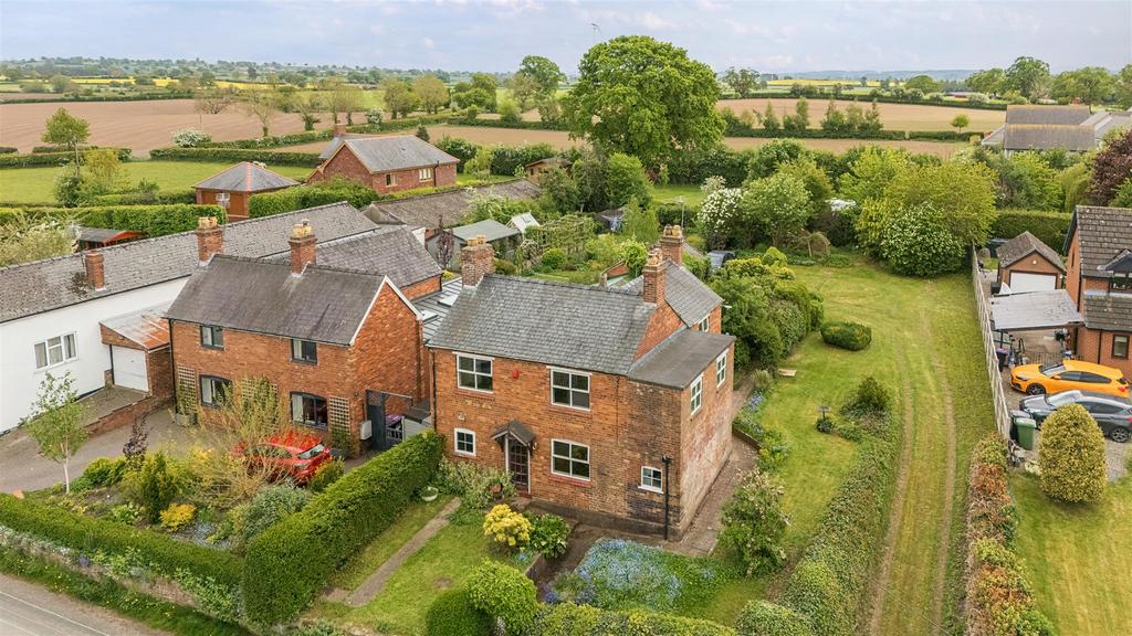Farm Lane, Tetchill, Ellesmere. 3 bed detached house for sale - £225,000