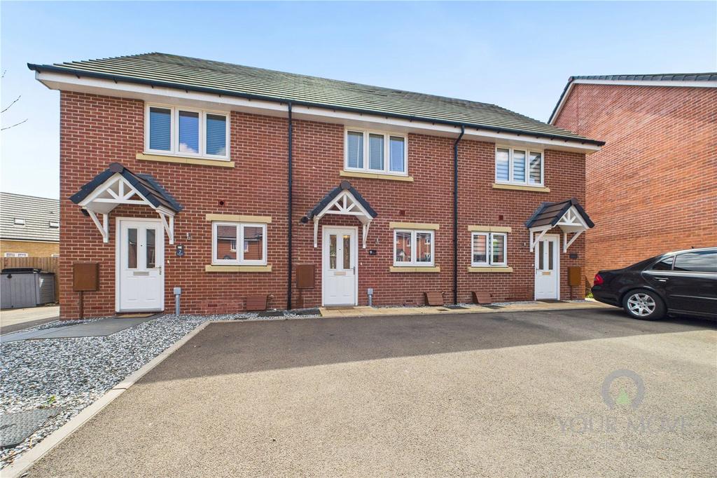 Mount Grace Road, Daventry NN11 2 bed terraced house - £260,000