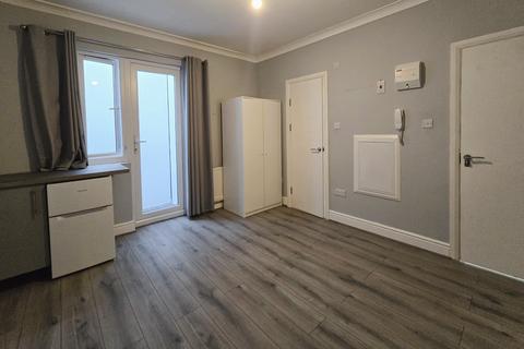Bedsits To Rent In London | OnTheMarket