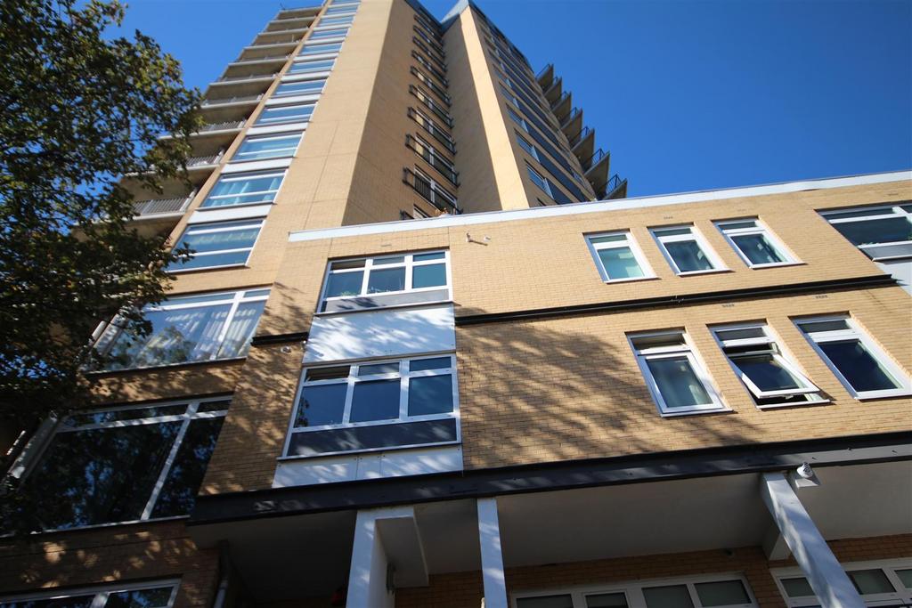 Martello Street, Hackney, London 2 bed flat to rent - £2,450 pcm (£565 pw)