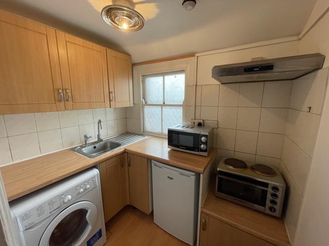 Trinity Road, Southall UB1 Studio - £850 pcm (£196 pw)