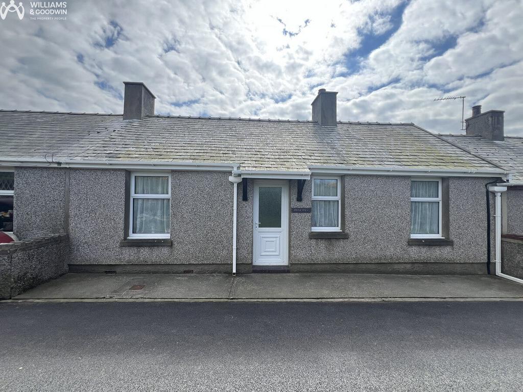 Nebo, Amlwch, Anglesey, LL68 2 bed cottage for sale - £170,000