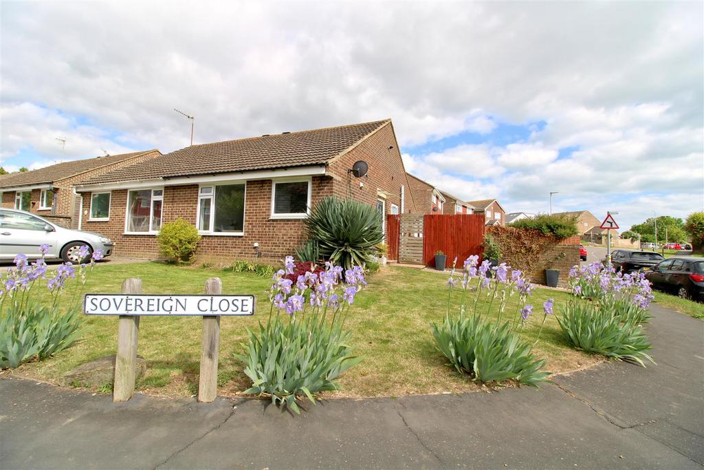 Lexden Drive, Seaford 2 bed semi-detached bungalow for sale - £325,000