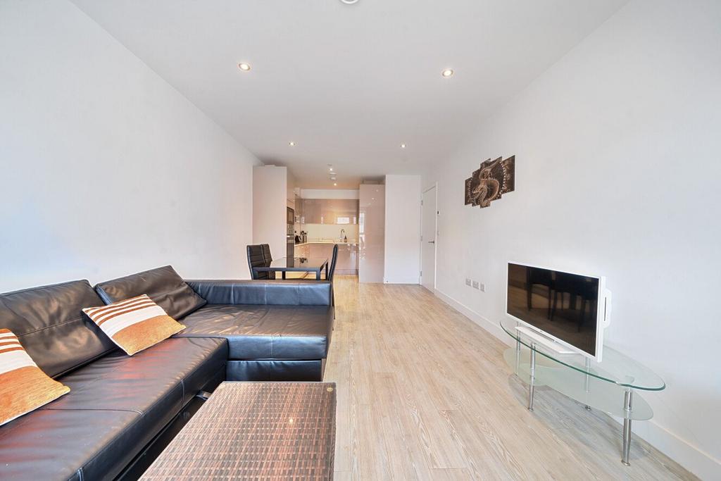 Trinity Way, Acton, London, W3 1 bed flat - £375,000