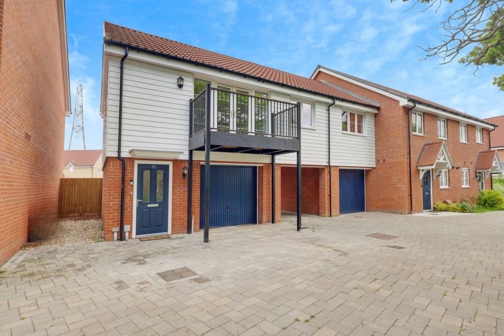 Hughes Crescent, Wickford, SS11 2 bed semi-detached house for sale - £ ...