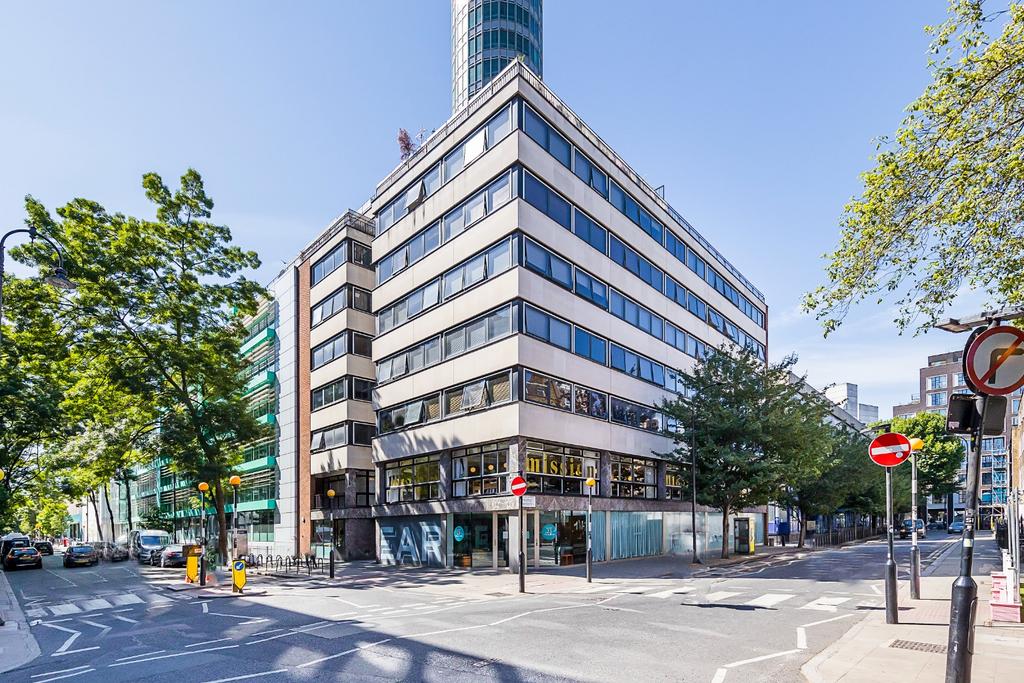 Sovereign House, Fitzroy Street... 2 bed apartment - £3,450 pcm (£796 pw)