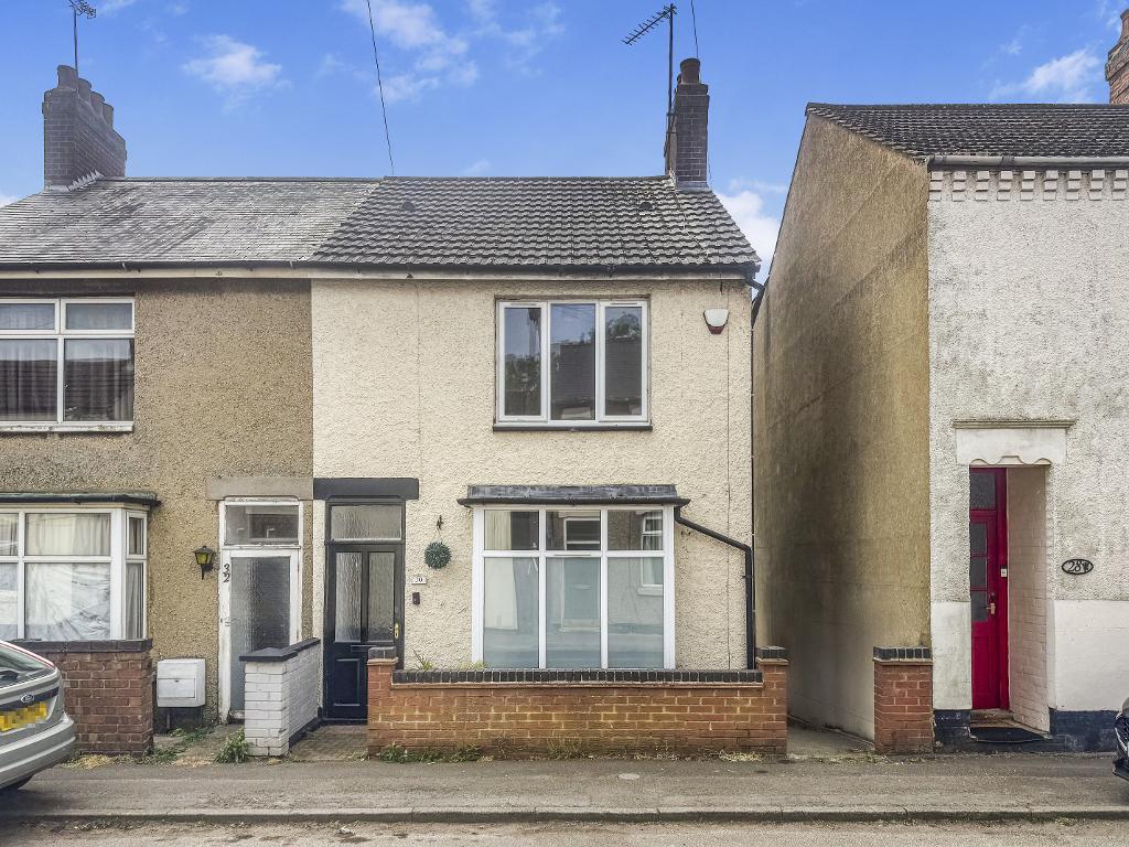 Rothwell, Kettering NN14 3 bed semi-detached house for sale - £220,000