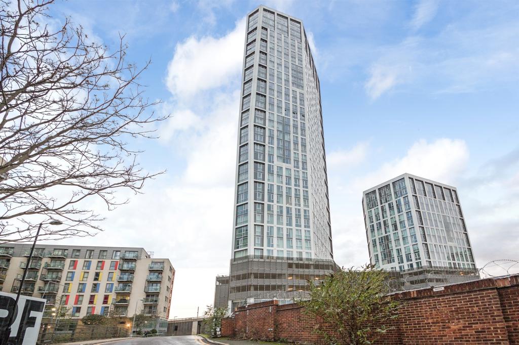 High Street, Stratford, London, E15 1 bed flat - £1,950 pcm (£450 pw)
