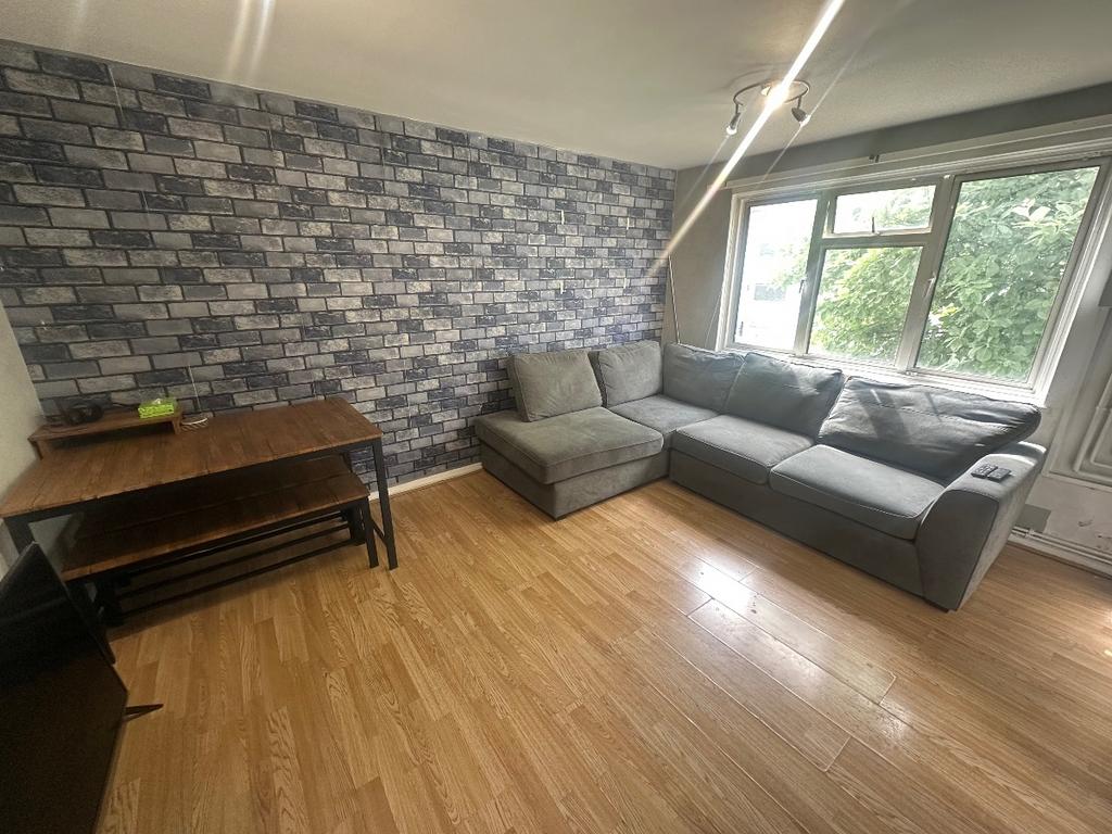Convent Way, Southall UB2 1 bed flat to rent - £1,500 pcm (£346 pw)