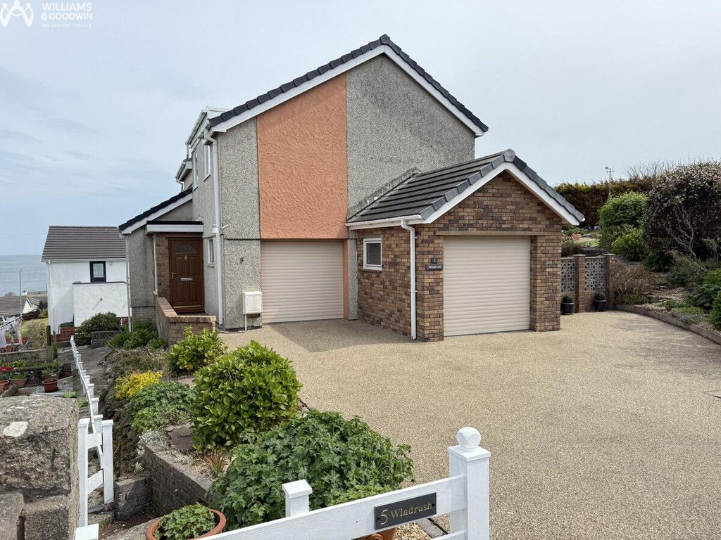 Lon Tarw, Amlwch, Anglesey, LL68 5 bed detached house for sale - £445,000