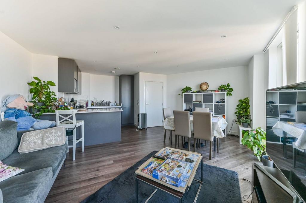 Pinnacle Apartments, Central Croydon... 3 bed flat to rent - £2,500 pcm ...