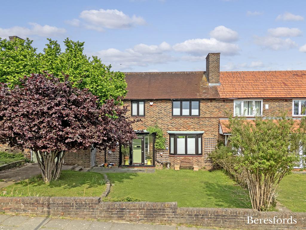 Priory Grove, Romford, RM3 4 bed semi-detached house for sale - £700,000