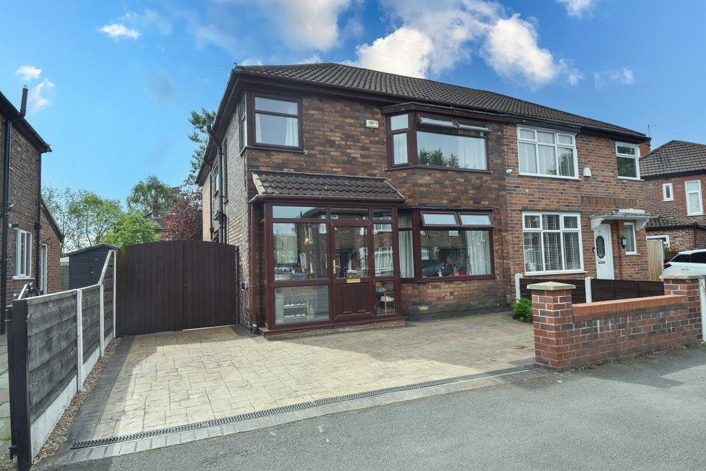 Mount Drive, Urmston, M41 4 bed semi-detached house for sale - £425,000
