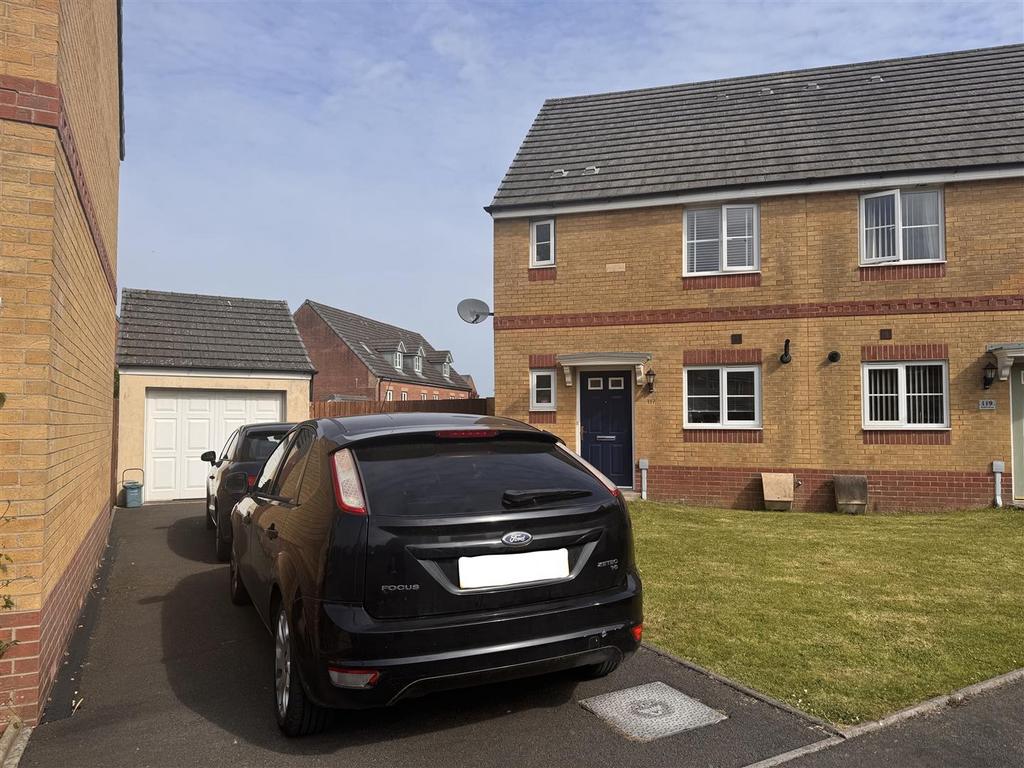 Ffordd Y Glowyr, Betws, Ammanford 3 bed semi-detached house for sale ...