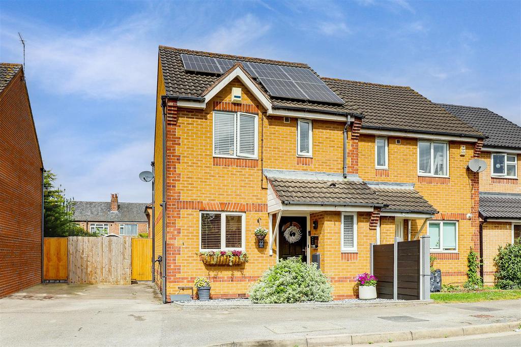 Nether Pasture, Netherfield NG4 3 bed semi-detached house for sale - £ ...