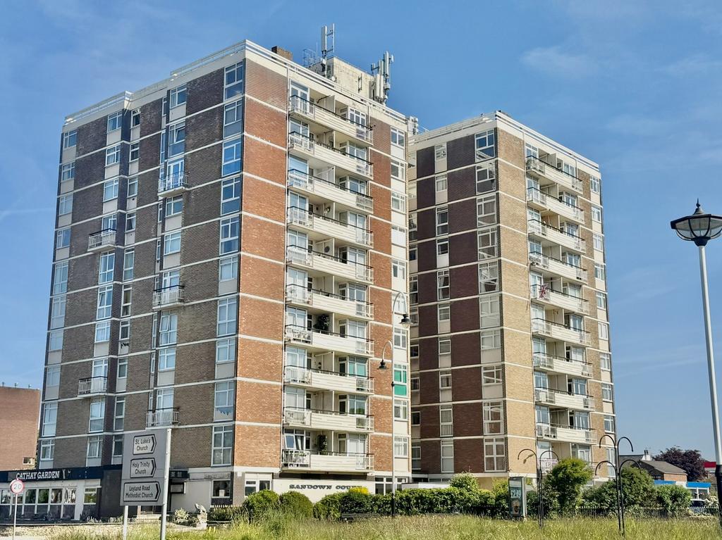 Southport PR9 2 bed flat for sale - £137,000