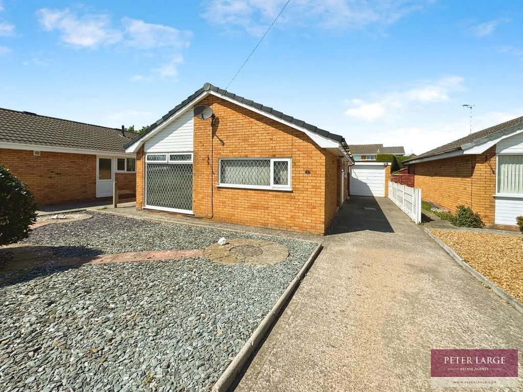 Llys Cowlyd, Rhyl, LL18 4DX 2 bed detached bungalow for sale - £175,000