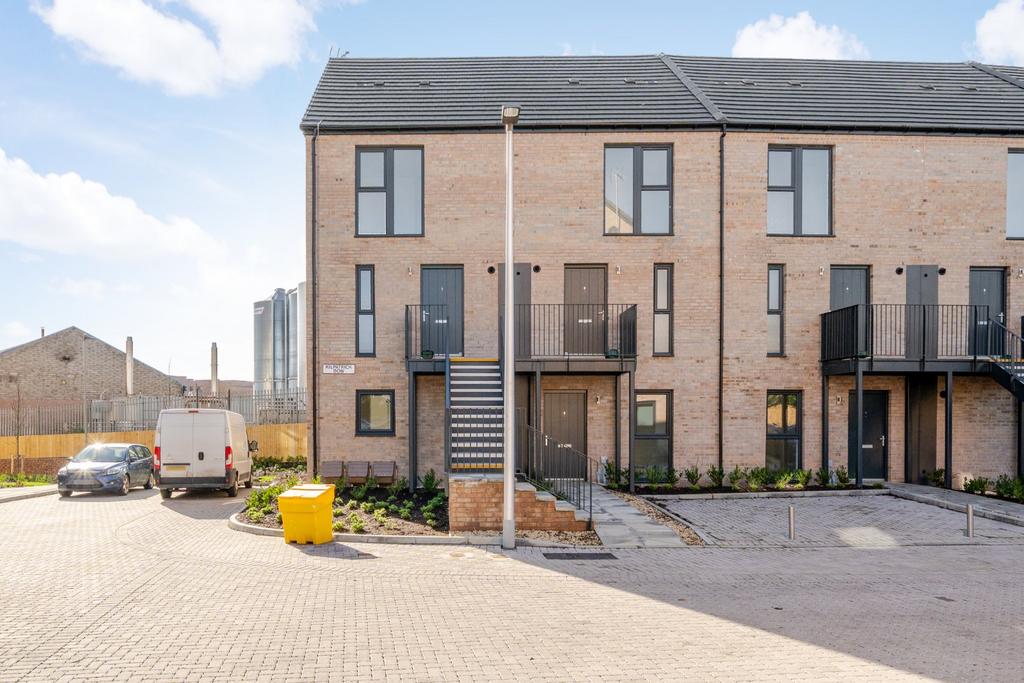 Kilpatrick Bow, Edinburgh... 2 bed duplex - £1,600 pcm (£369 pw)