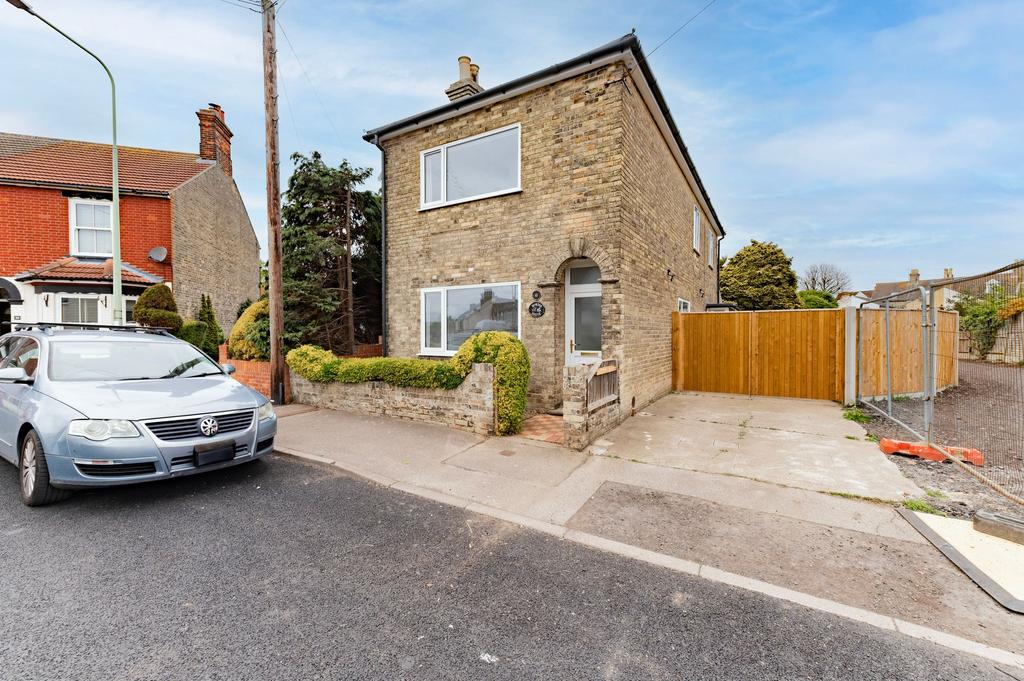 Morton Road, Pakefield 3 bed detached house - £350,000