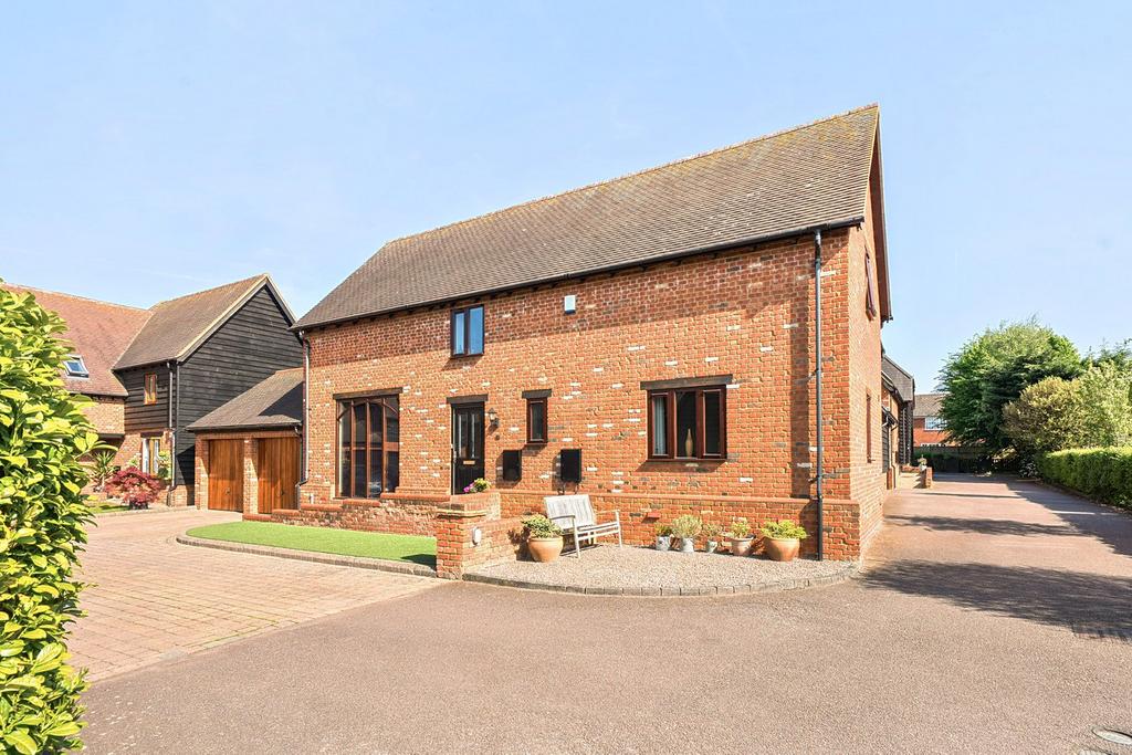 Moorland Close, Flitton, MK45 4 bed country house - £750,000