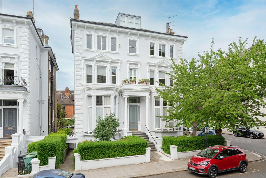 Belsize Park Gardens, London, NW3 3 bed flat for sale - £2,500,000
