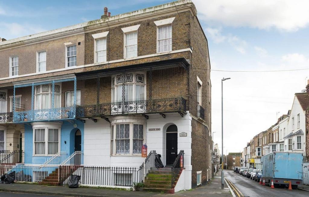1 Augusta Road, Ramsgate, Kent, CT11 3 bed flat to rent - £1,550 pcm (£ ...