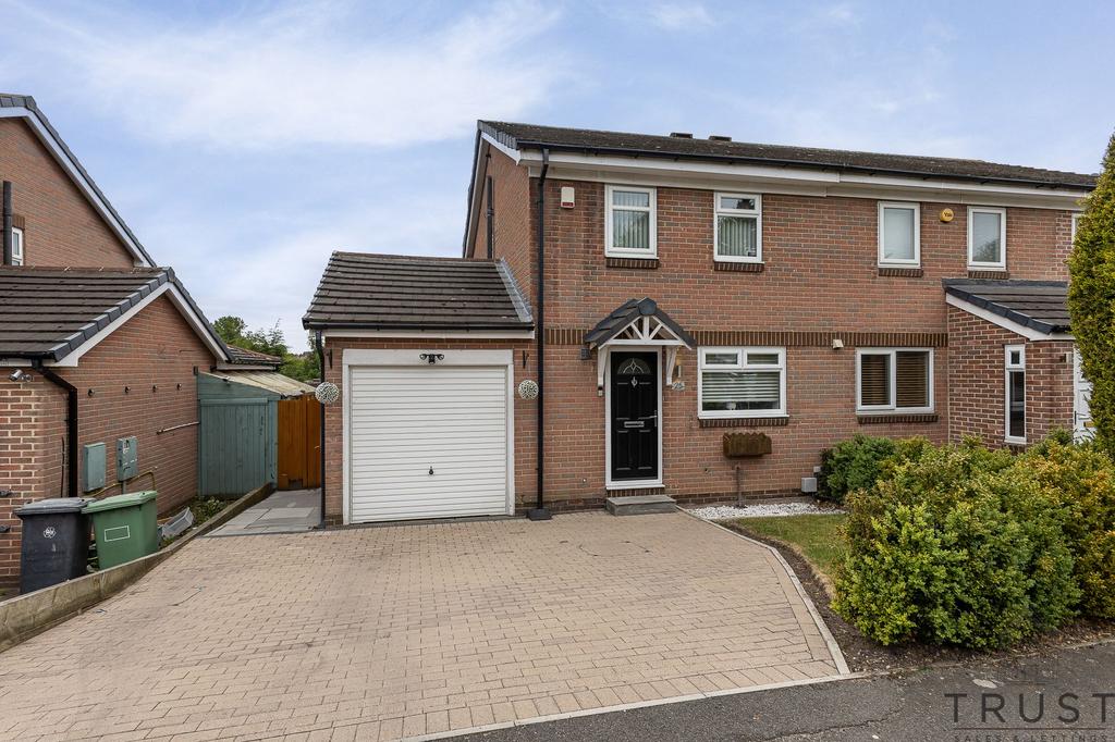 Greenacres Drive, Birstall, WF17 3 bed semi-detached house for sale - £ ...
