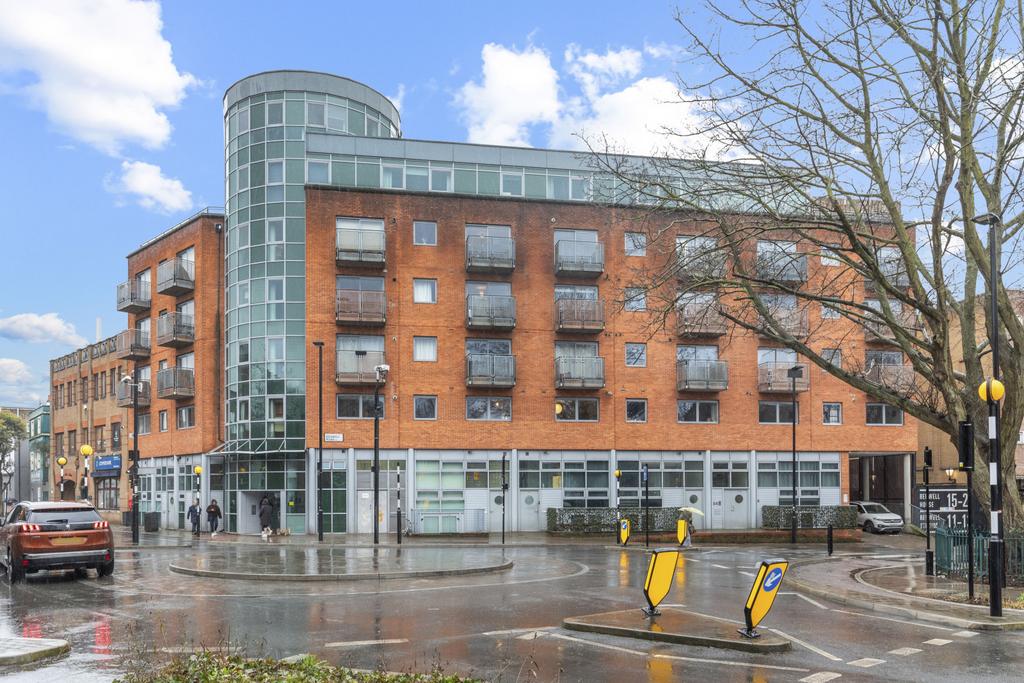 Benwell Road, London, N7 2 bed apartment to rent - £2,700 pcm (£623 pw)