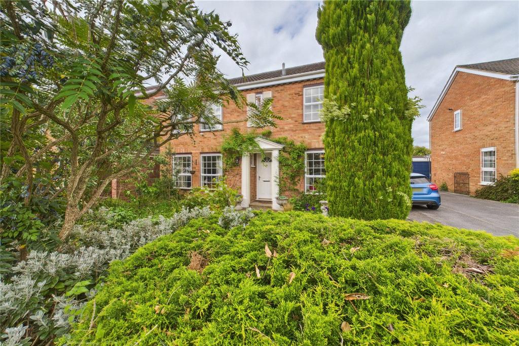 Mallow Park, Maidenhead, Berkshire, SL6 4 bed detached house - £2,250 ...