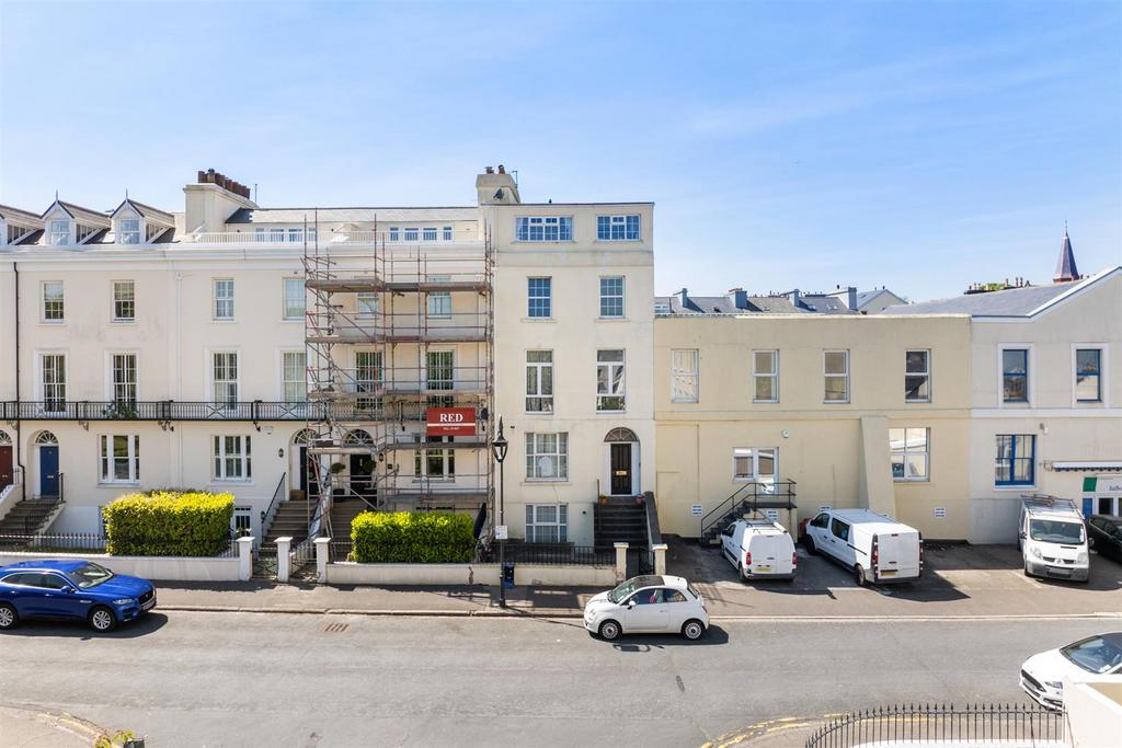 Derby Square, Isle Of Man IM1 1 bed flat - £135,000