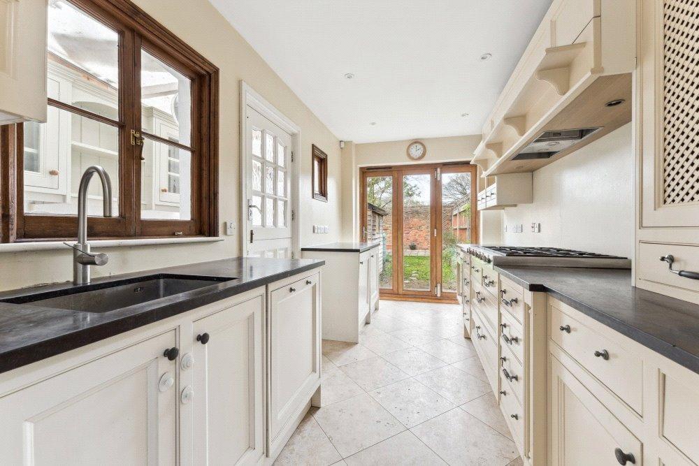 Park Lane, Harefield, Uxbridge, UB9 2 bed semi-detached house - £1,900 ...