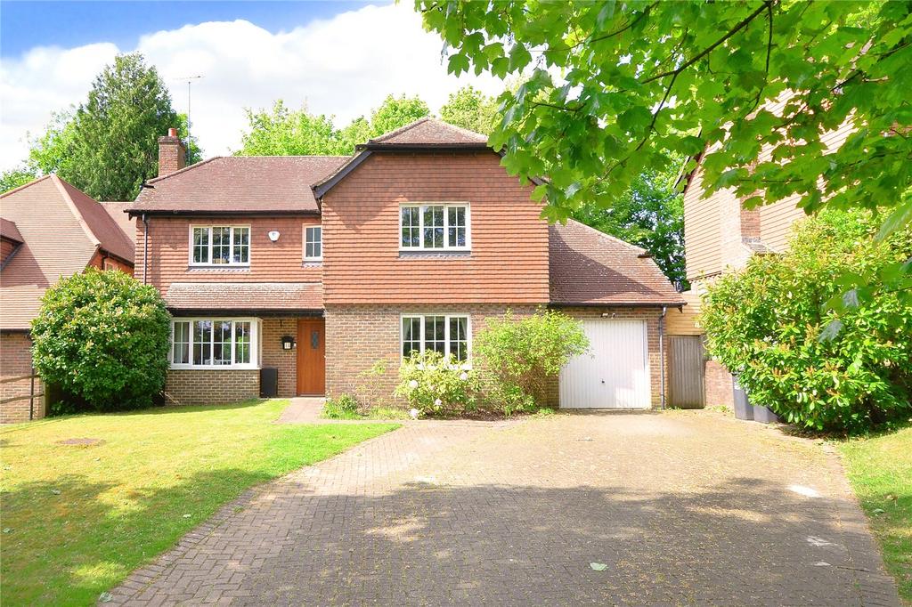 East Grinstead, West Sussex, RH19 4 bed detached house for sale - £800,000