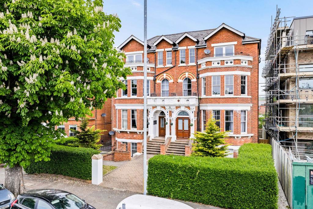 Shorncliffe Road, Folkestone, CT20 2 bed apartment to rent - £1,450 pcm ...