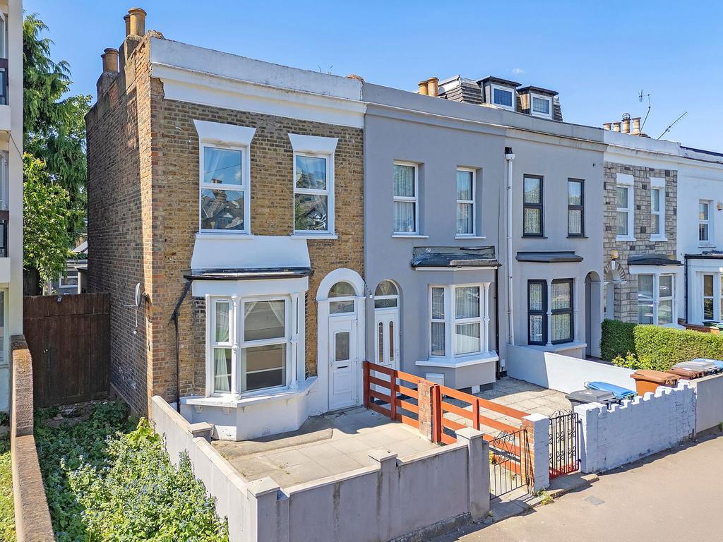 Woodhouse Road, Leytonstone E11 3 bed end of terrace house - £650,000