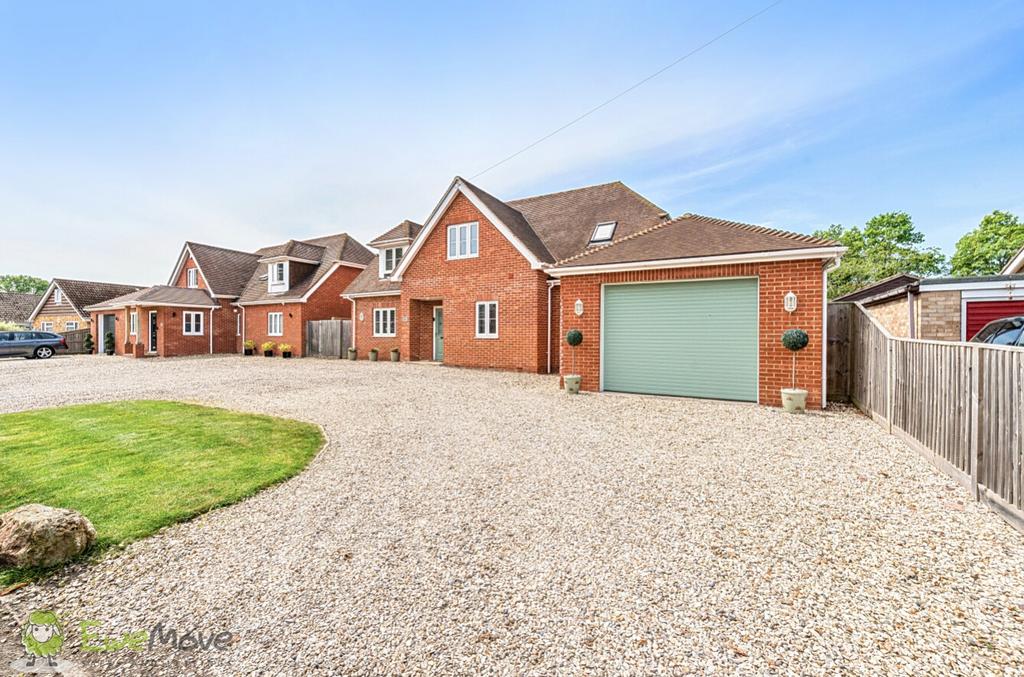 Newtown, Tadley RG26 4 bed detached house - £725,000