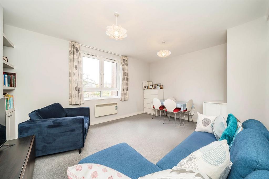 Munster Road, London SW6 1 bed flat - £300,000