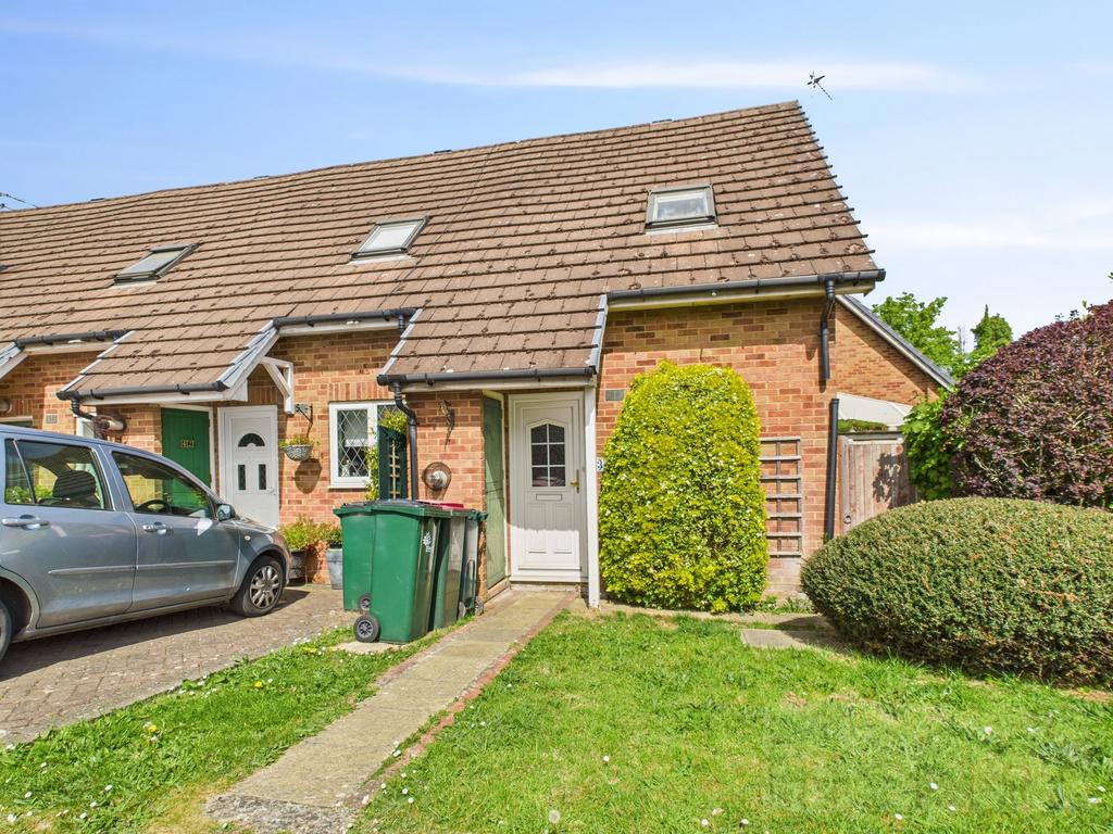 Matthey Place, Crawley RH10 1 bed house - £1,200 pcm (£277 pw)