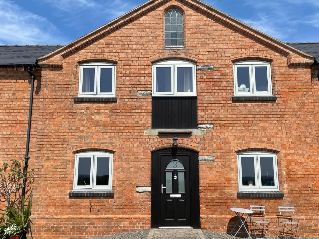Park Farm Barns, Snitterfield 3 bed terraced house - £1,200 pcm (£277 pw)