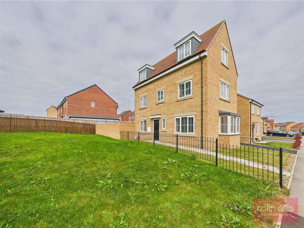 Shield Way, Eastfield 4 bed detached house - £255,500