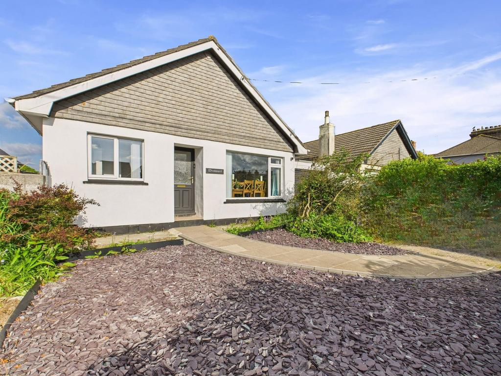 Lower Broad Lane, Redruth TR15 5 bed detached bungalow - £450,000