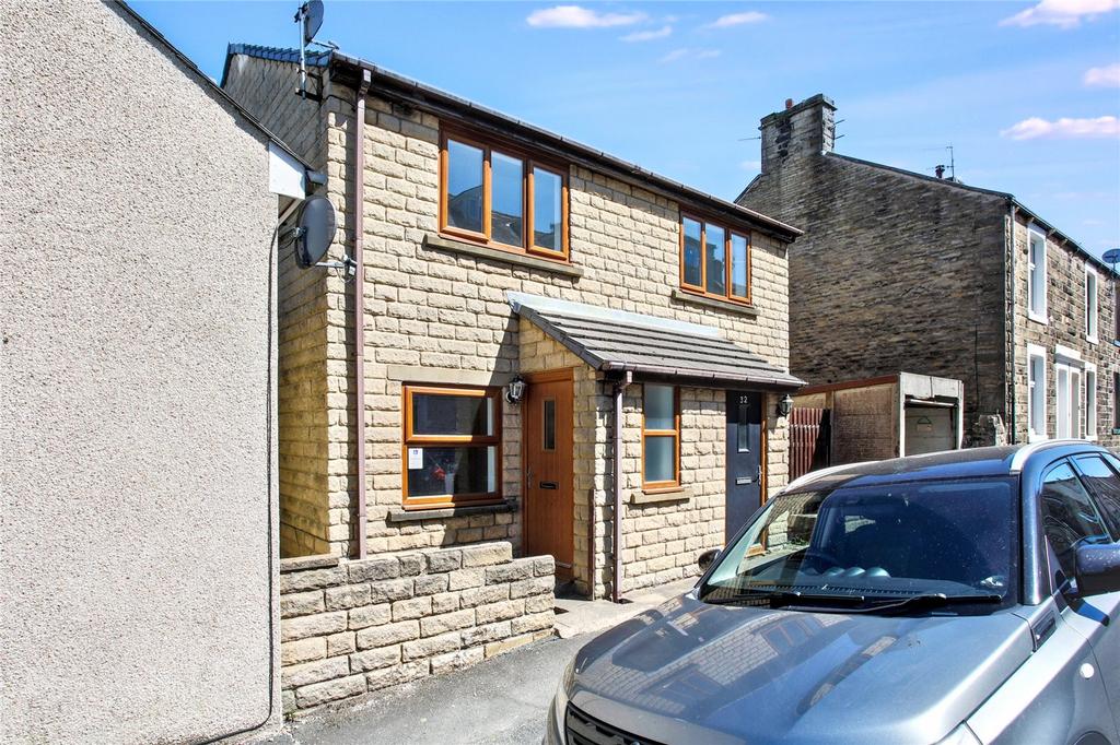 York Street, Barnoldswick... 2 bed semi-detached house - £100,000